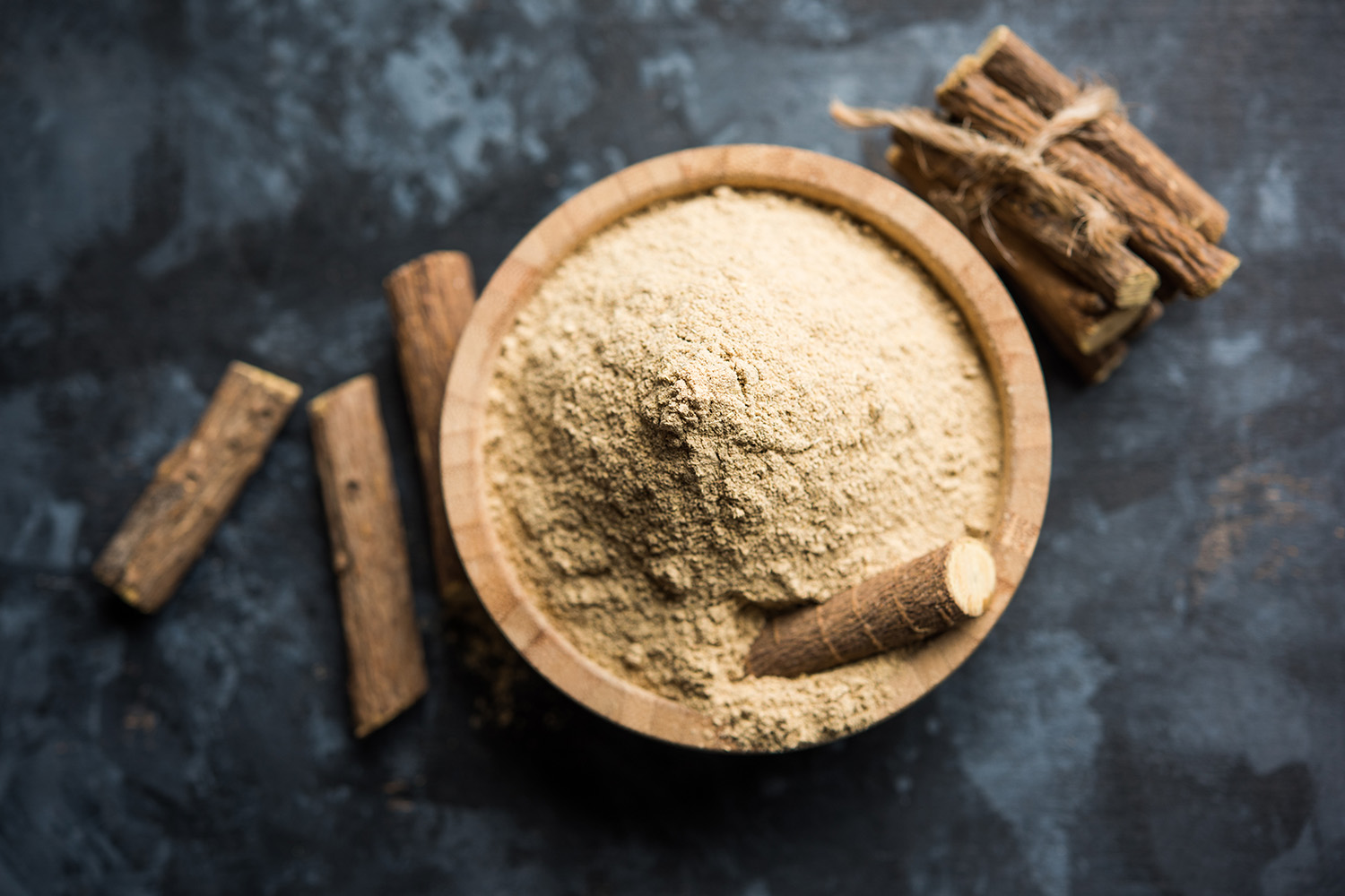 スリランカのヘラウェダカマをベースにしたヘルスケアブランド「ambara」